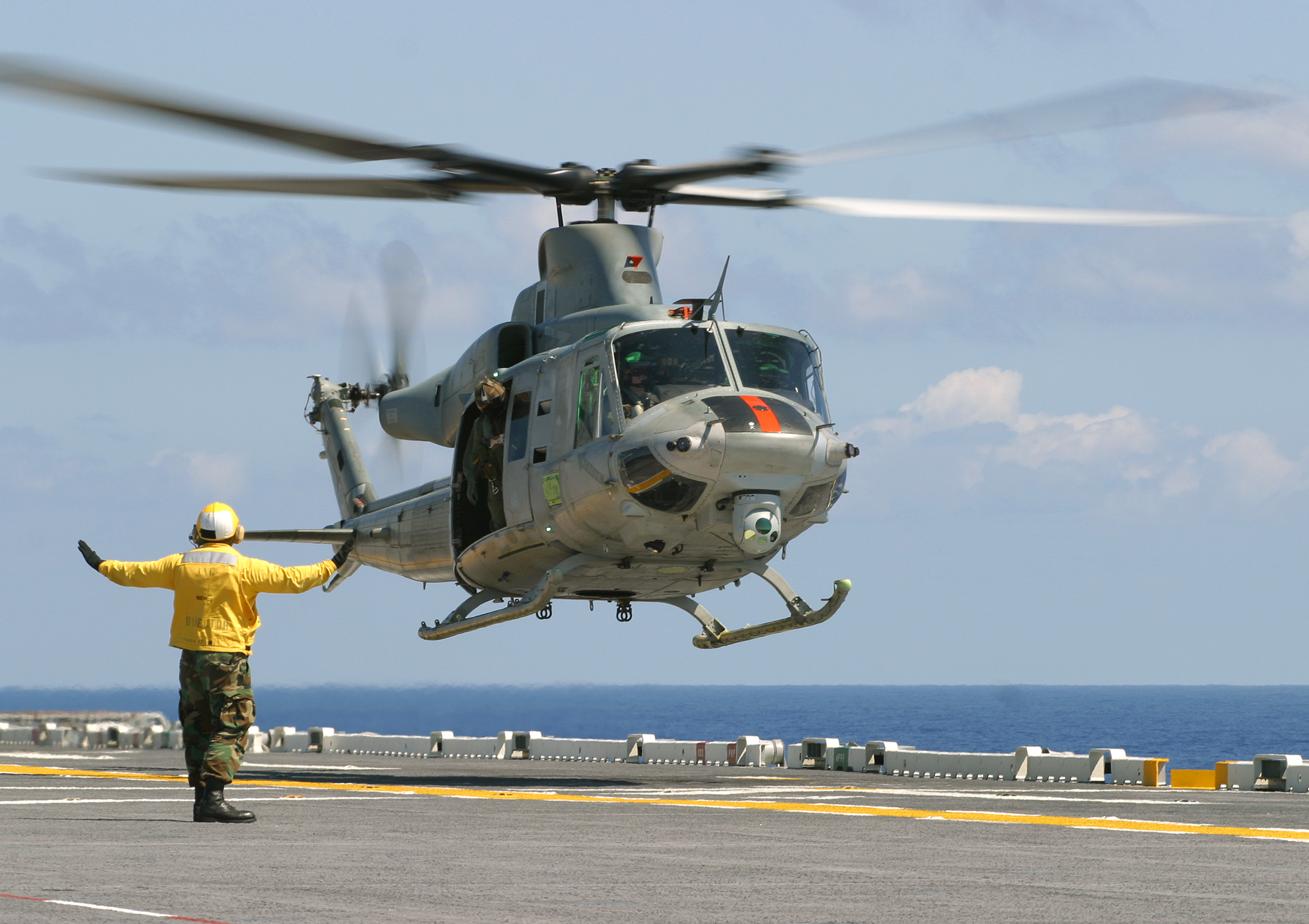 AH-1Z/UH-1Y complete first sea trials | NAVAIR