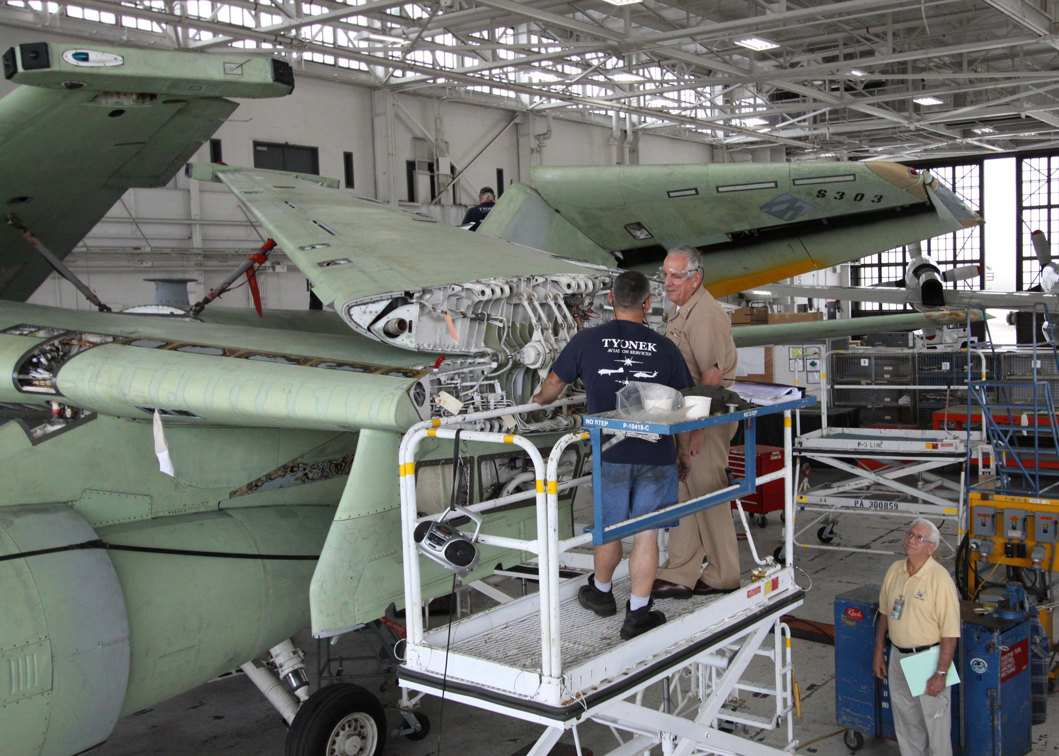 Commander NAVAIR visits FRCSE, observes extensive industrial ...