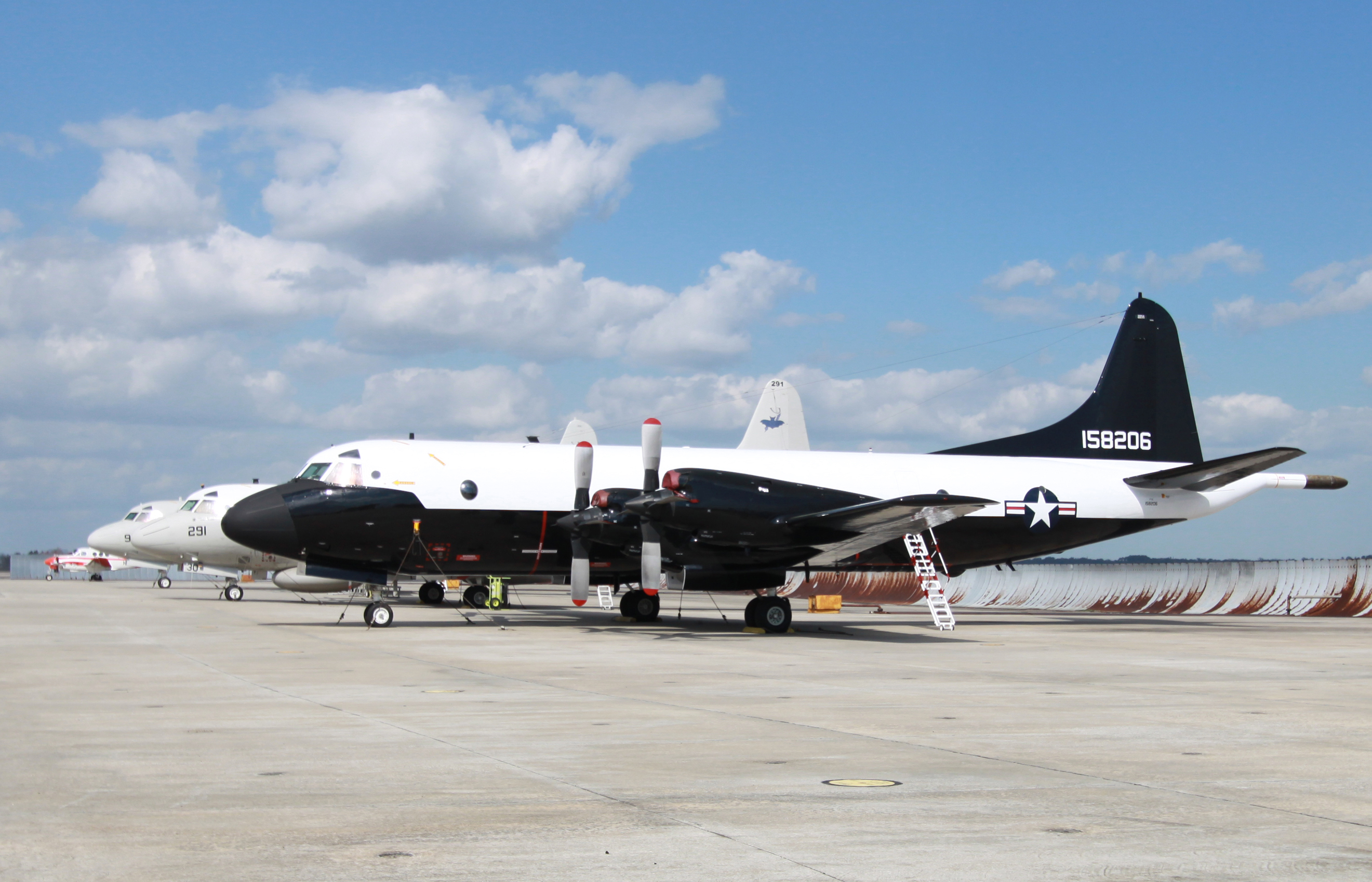 FRCSE applies “Bat” paint to P-3 Orion, harkens bygone era | NAVAIR