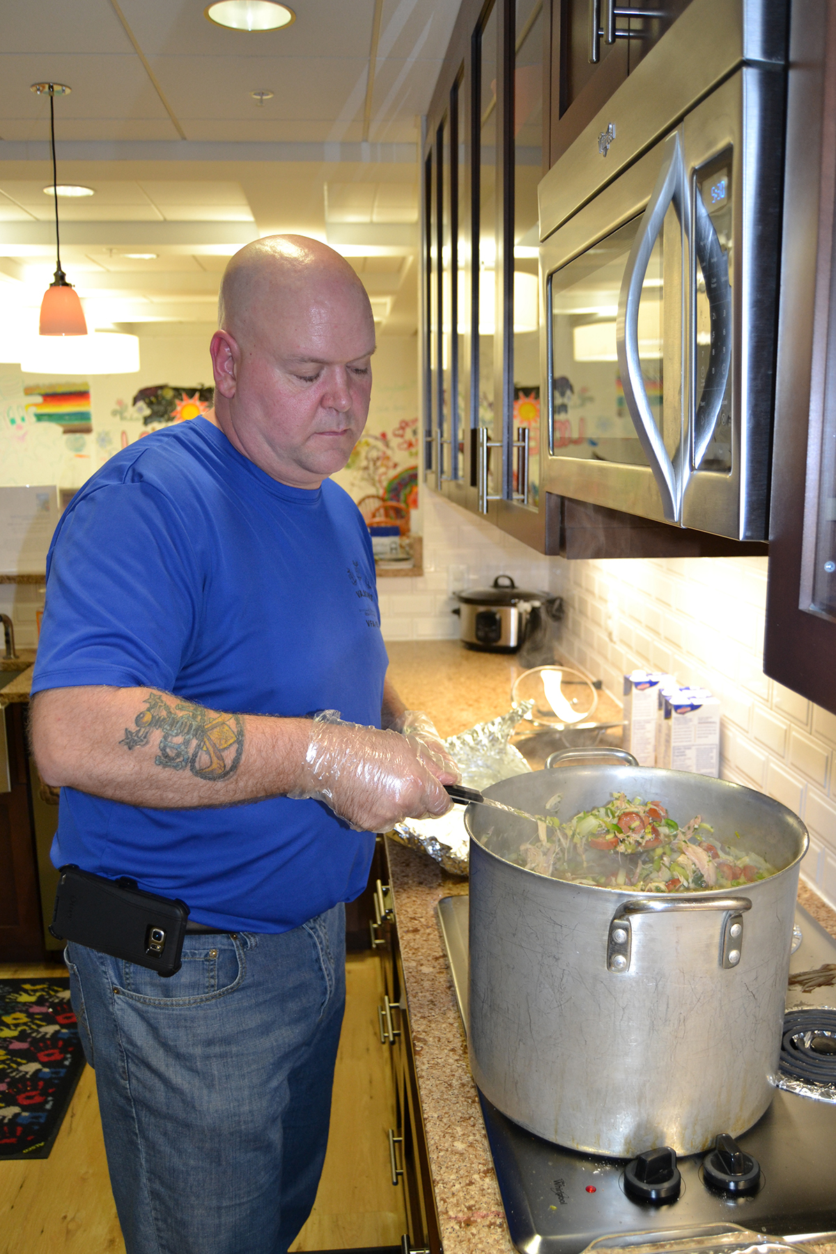 FRCSE ‘chief chefs’ prepare dinner at Ronald McDonald House | NAVAIR