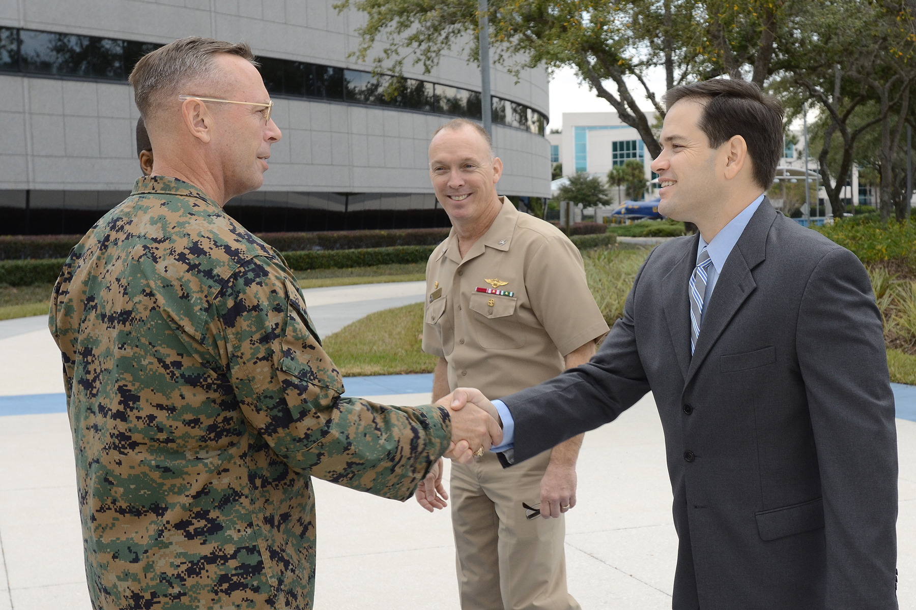 Sen. Marco Rubio learns about modeling, simulation at NAWCTSD Orlando ...