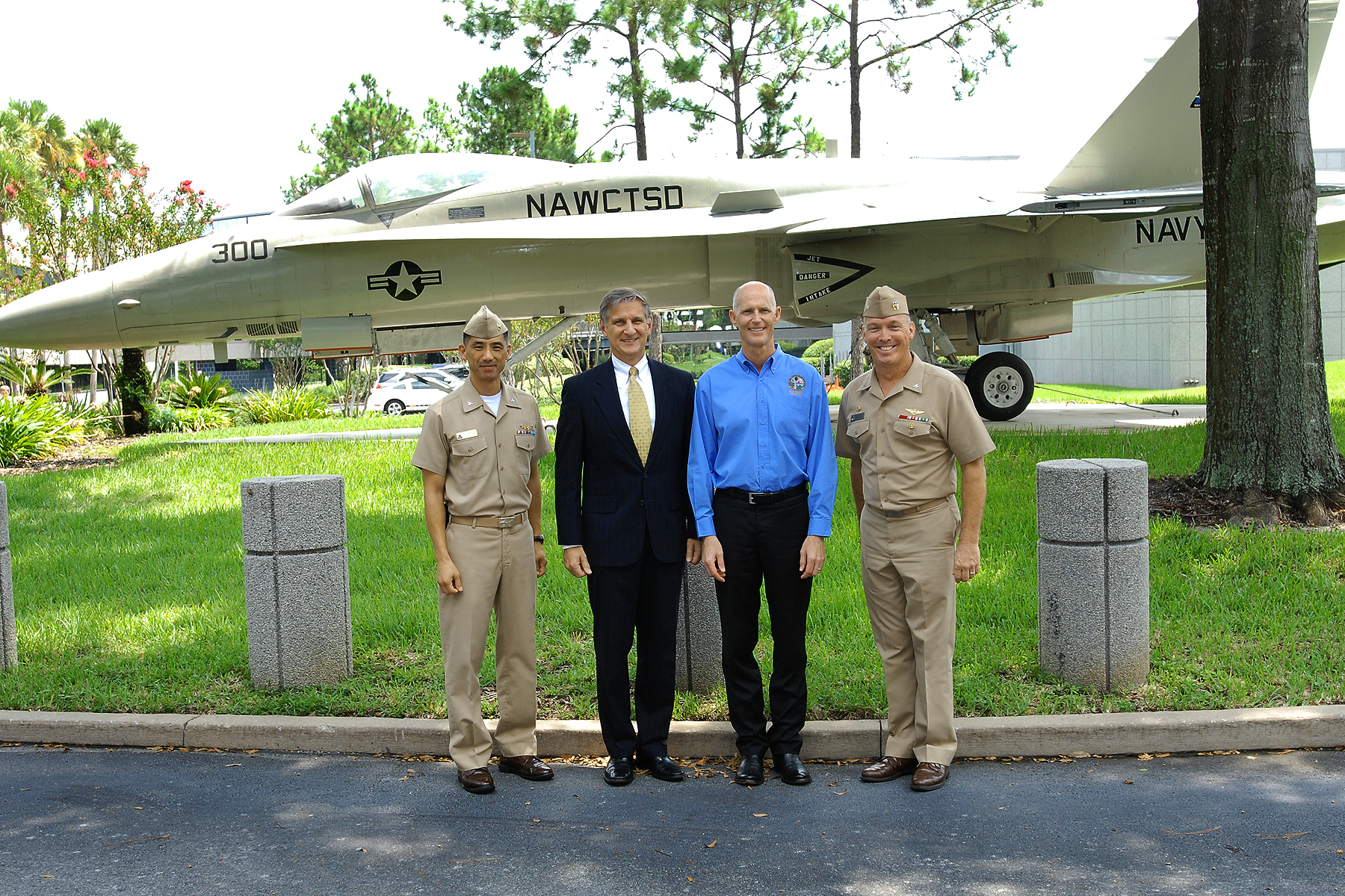 Florida Governor Rick Scott visits NAWCTSD Orlando | NAVAIR