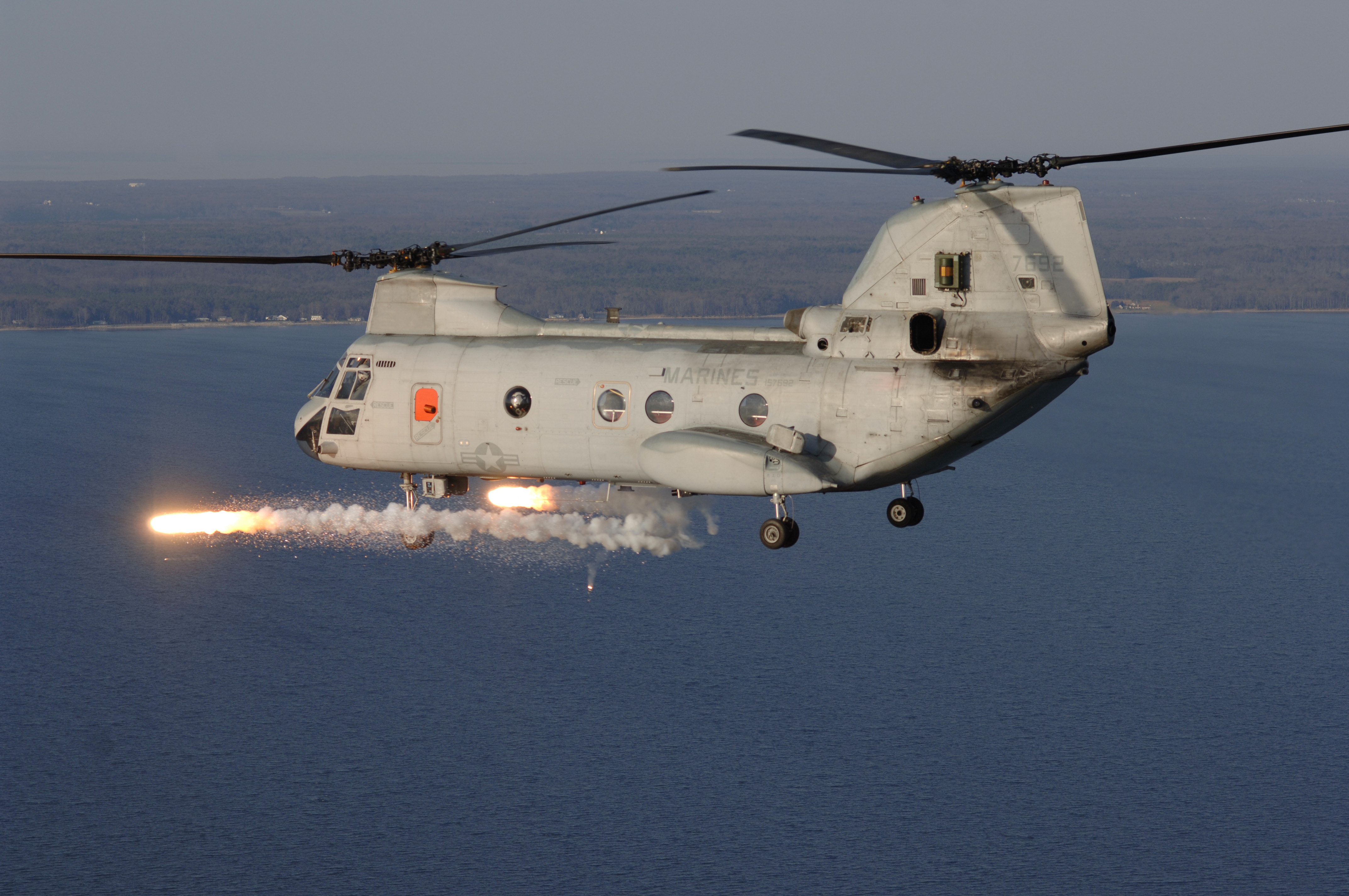 CH-46E Sea Knight chaff and flare test | NAVAIR