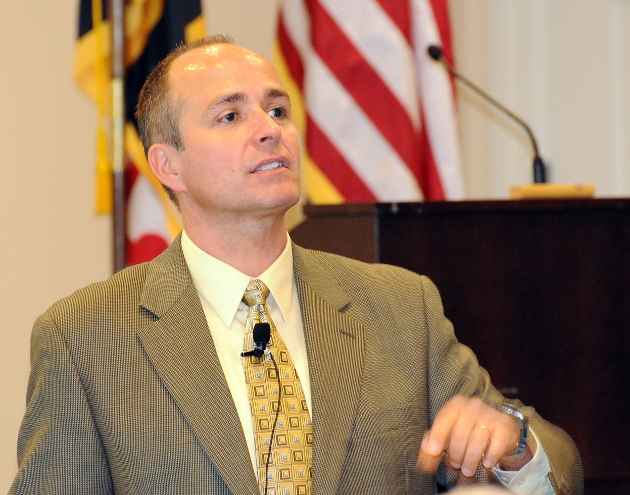 Author shares strategies, tips on ‘Juggling Elephants’ | NAVAIR