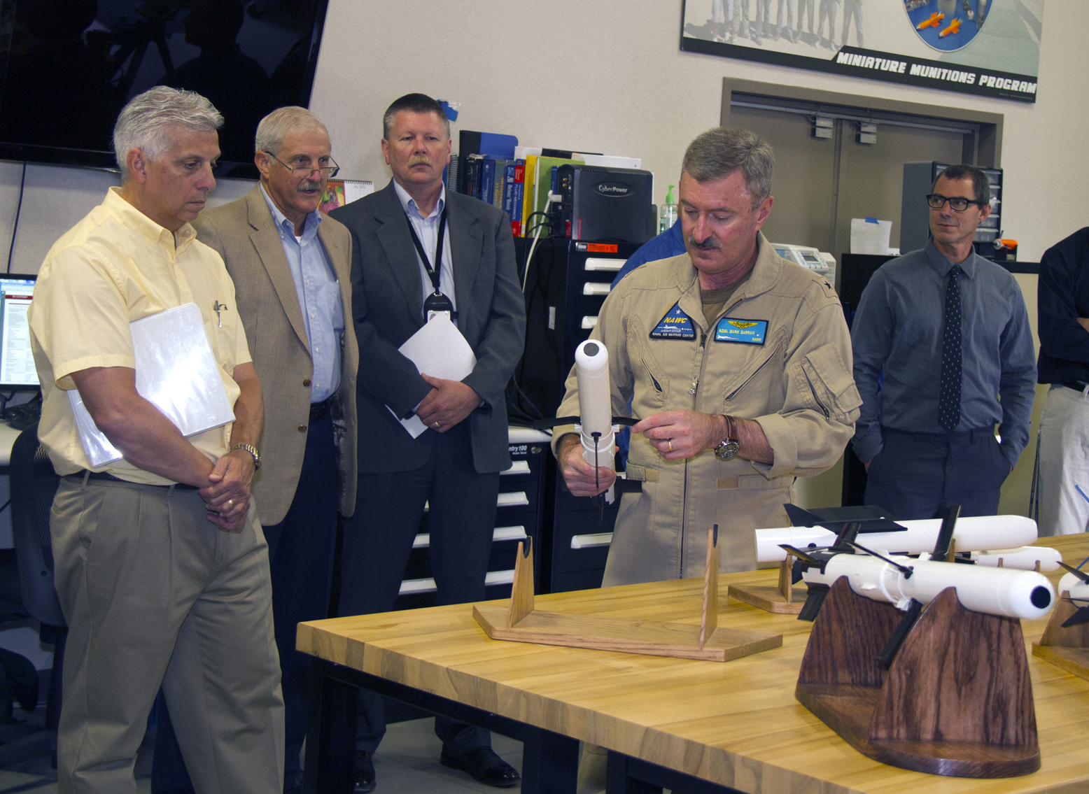 NAWCAD commander visits Weapons Division | NAVAIR