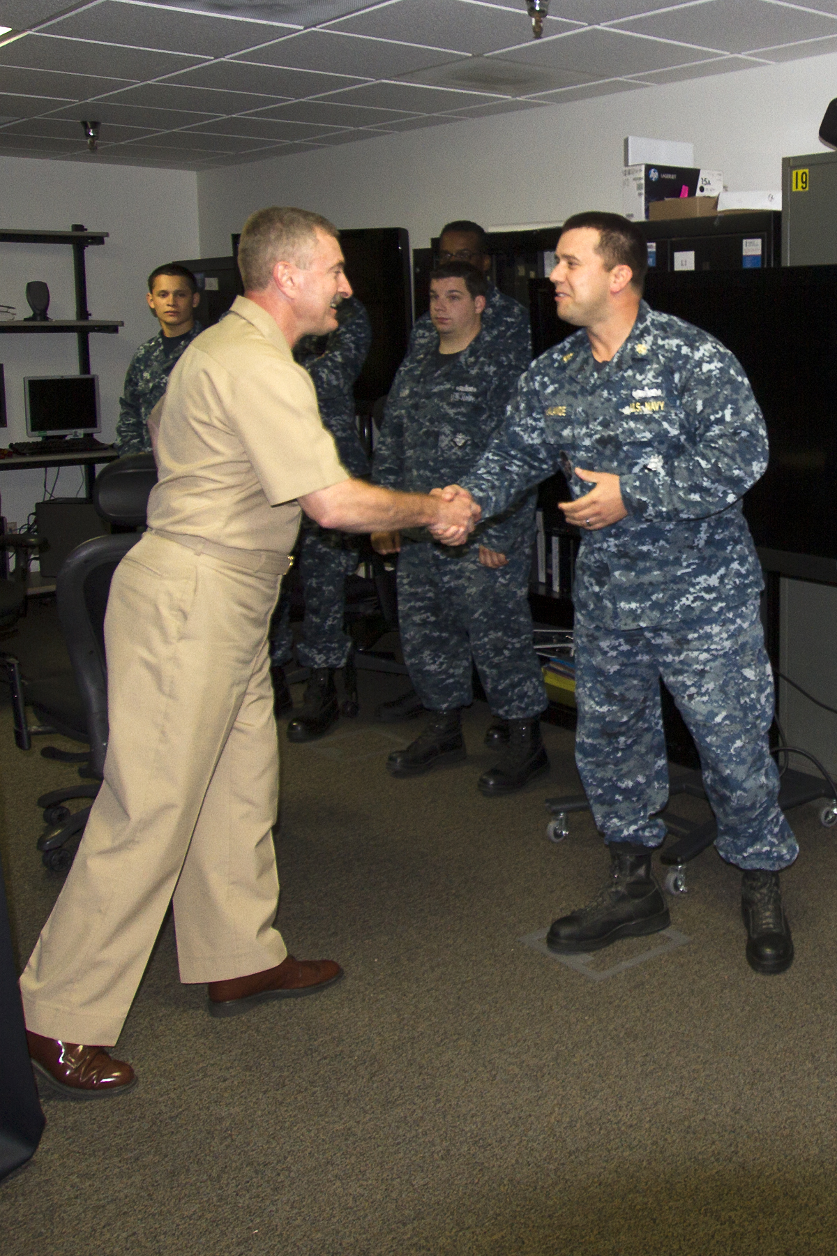 NAWCAD commander visits Weapons Division | NAVAIR