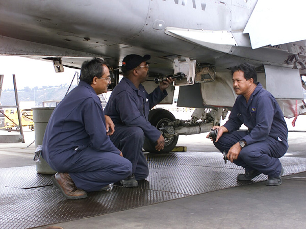 Artisans save F/A-18 from major damage | NAVAIR