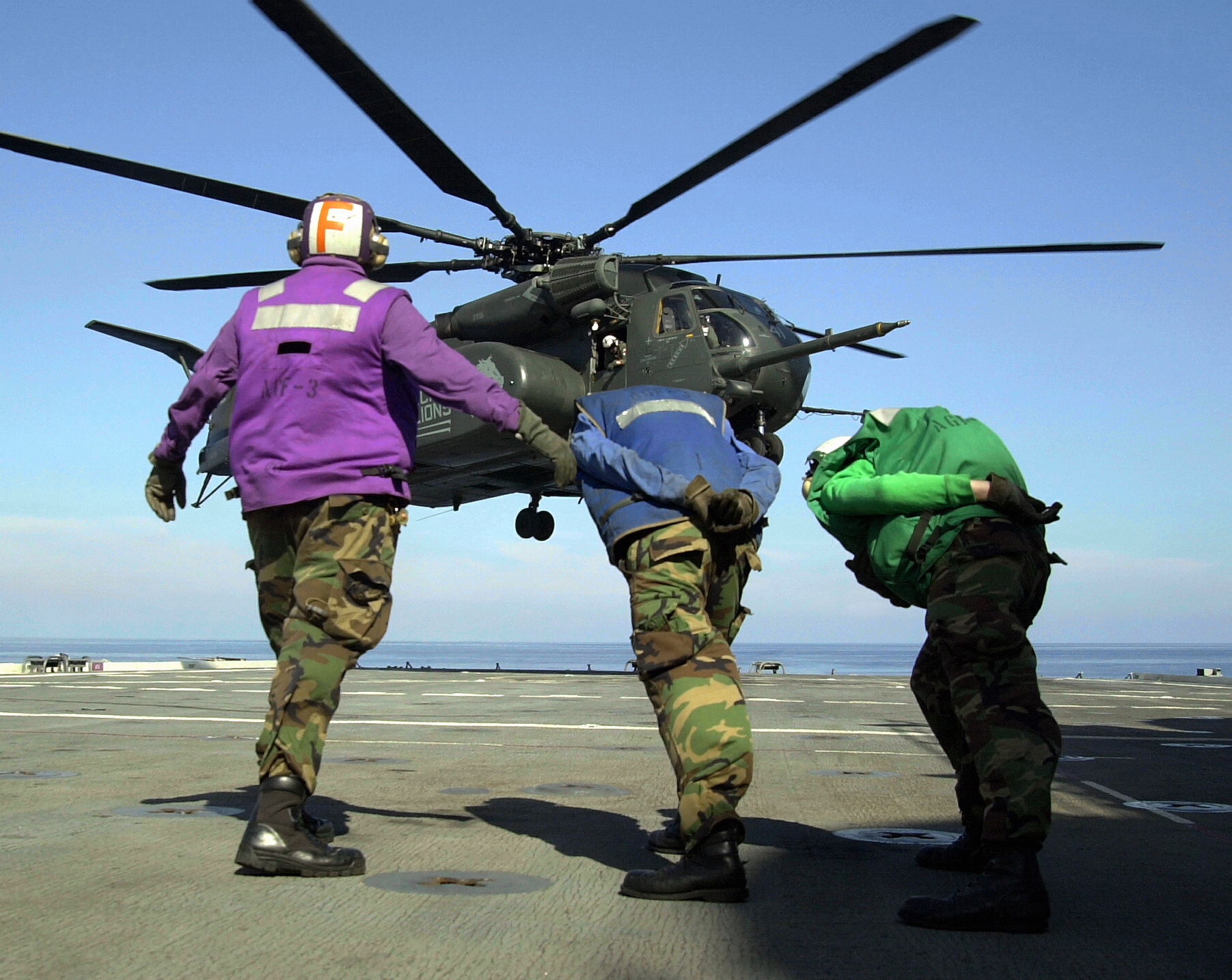 NAVAIR Response Center . . . support for the aviation community | NAVAIR