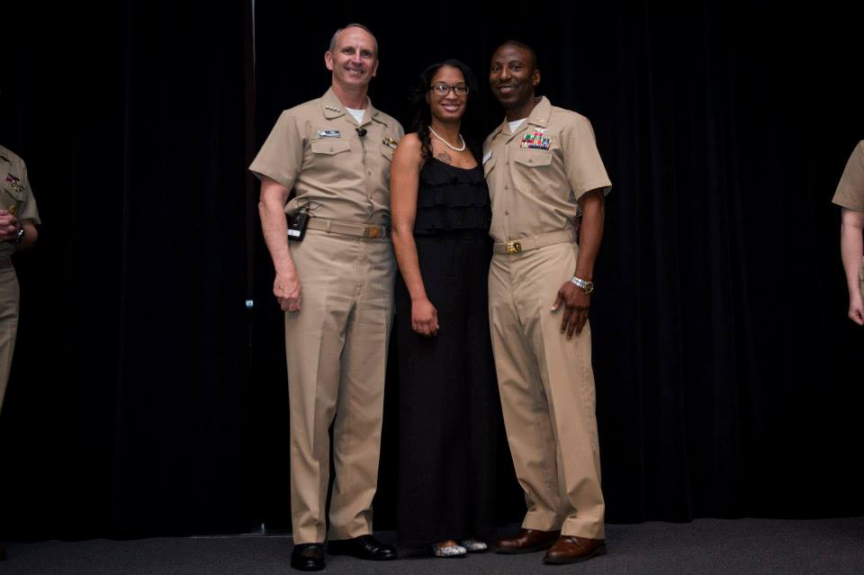 Photo release: CNO re-enlists acquisition manpower specialist | NAVAIR